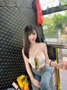 Pairwa แจกวาร์ป น้อง แพรวา สาวรถแห่ นักสนุ๊ก สุดแซ่บ sexy อกโต 18+