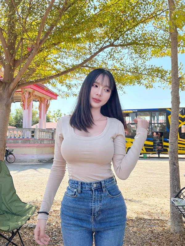 Pairwa แจกวาร์ป น้อง แพรวา สาวรถแห่ นักสนุ๊ก สุดแซ่บ sexy อกโต 18+